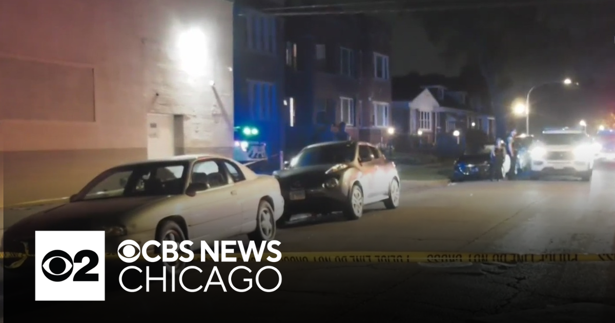 Man shot trying to stop carjacking on Chicago's West Side - CBS Chicago