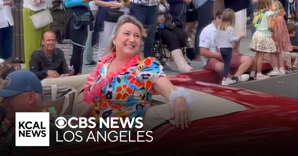 KCAL News' Michele Gile rides in 29th Annual Balboa Island Parade - CBS ...