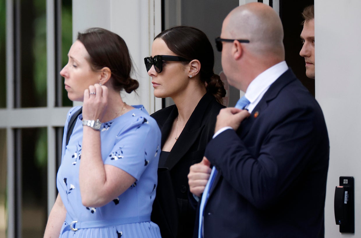 Hunter Biden's daughter, Naomi Biden, testifies at his gun trial - CBS News