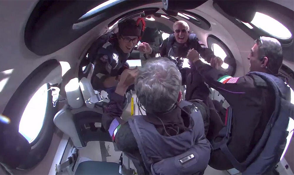 Virgin Galactic launches 2 pilots, 4 passengers to the edge of space ...