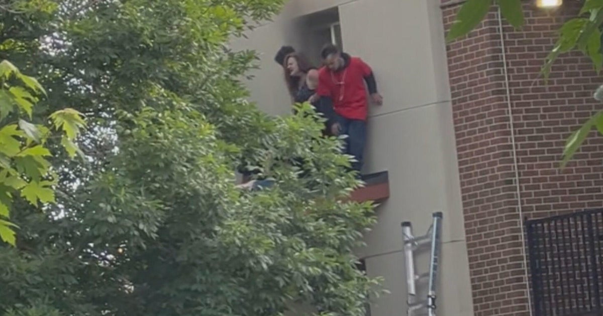 Video shows Denver man using ladder during apartment fire to rescue ...