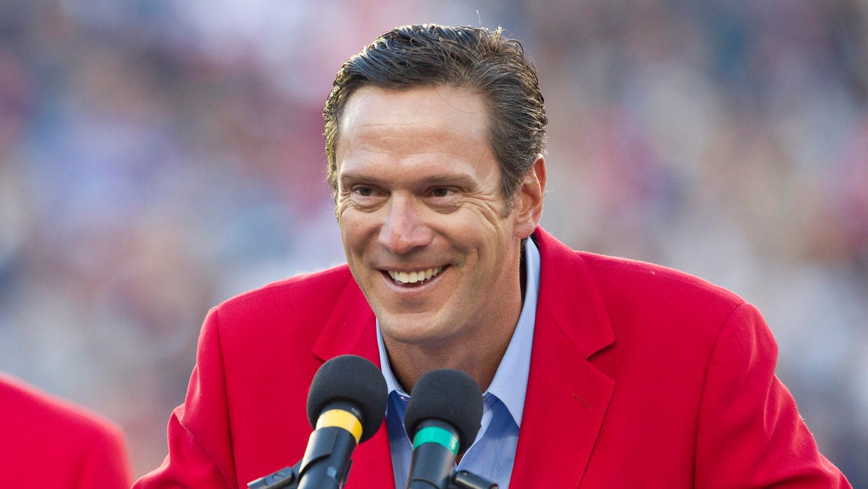 A look at who Tom Brady joined in the Patriots Hall of Fame - CBS Boston