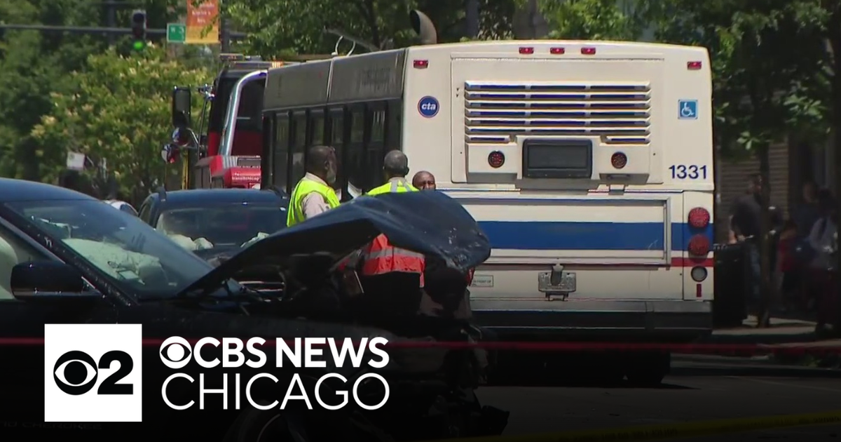 Chicago city bus slams into building, several cars causing serious ...