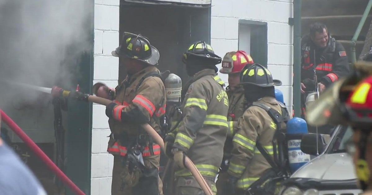 Firefighters battle 3-alarm apartment fire in Etna - CBS Pittsburgh