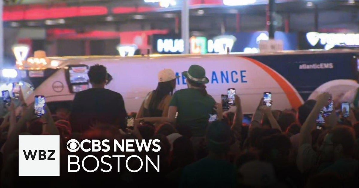 Celtics fans celebrate as team clinches NBA Finals win - CBS Boston