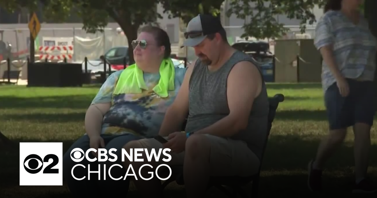 Many cope with extreme heat around U.S. - CBS Chicago