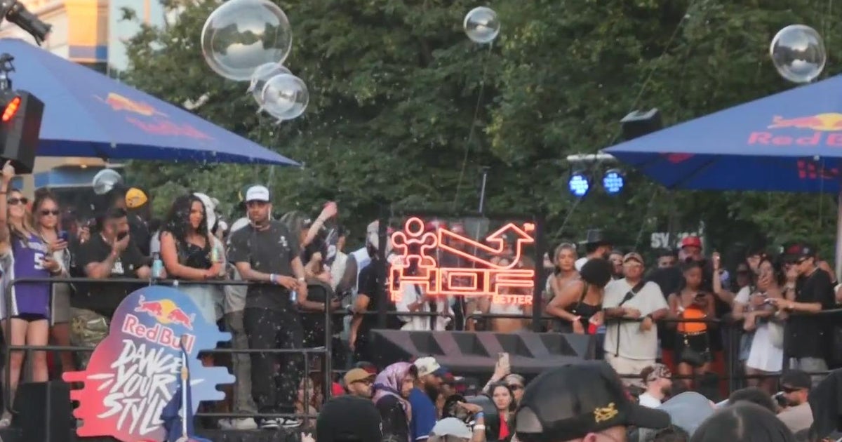 Thousands brave the heat and enjoy Sacramento's HOF block party - CBS ...