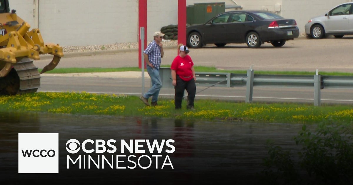 Efforts to reinforce dikes and sandbagging continue in Jackson - CBS ...