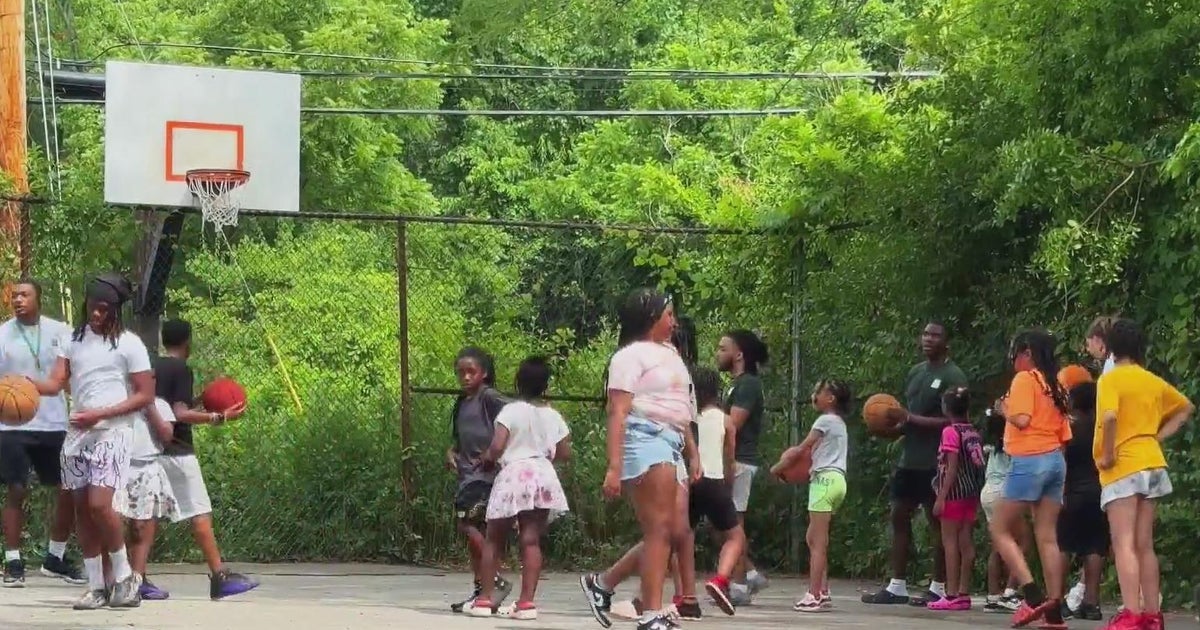 The story behind the successful Hometown Hoops camp - CBS Pittsburgh