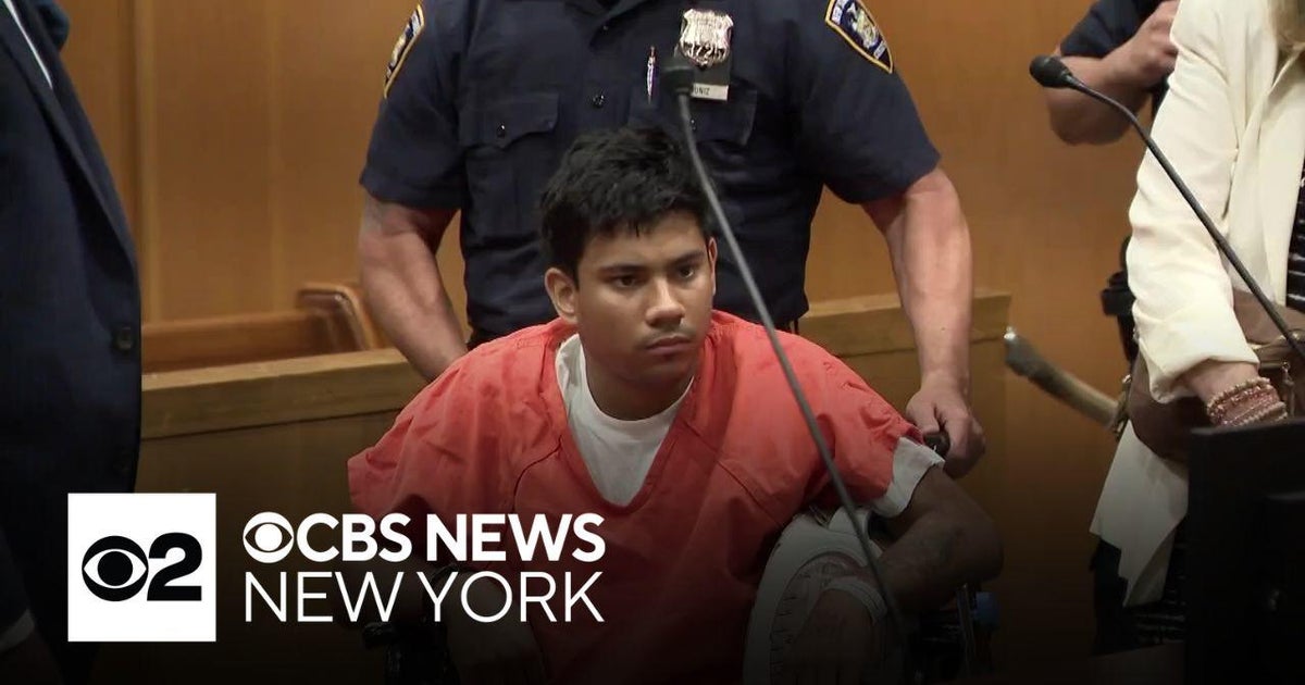 Alleged gang member accused of shooting 2 NYPD officers arraigned in ...