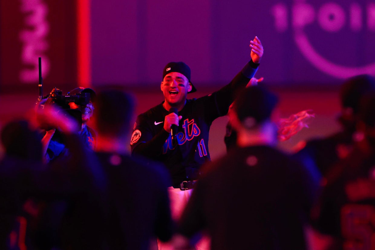 Watch Mets infielder José Iglesias perform "OMG" on field after game ...