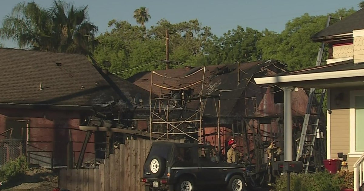 9 people displaced after fire tears through four Modesto homes - CBS ...