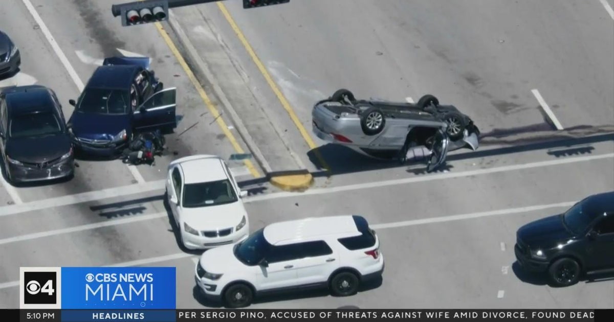 7 vehicles crash in chain reaction in Margate - CBS Miami