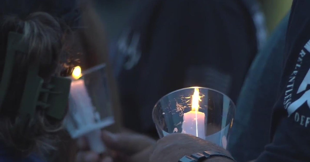 Community hold vigil for fallen Melvindale police officer - CBS Detroit