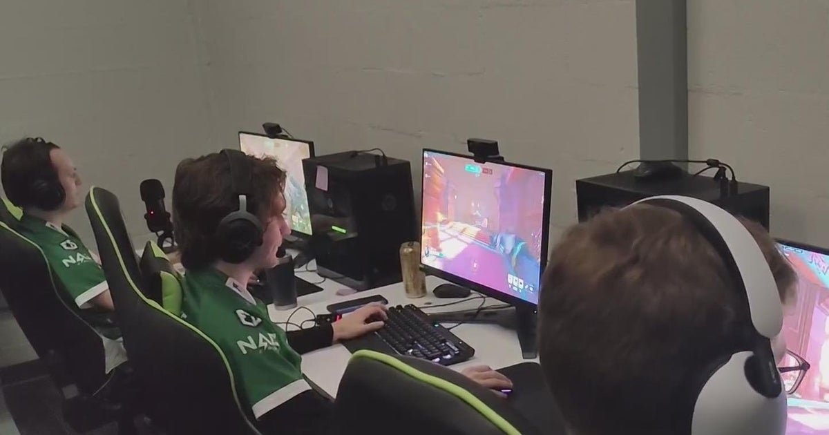 Eastern Michigan University recruits top talent for esports teams - CBS ...