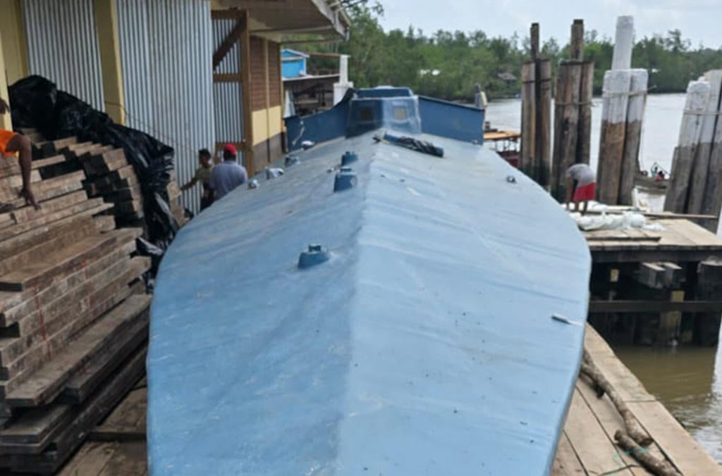 Authorities seize "narco sub" in South American jungle and illegal ...