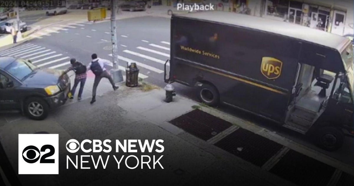 2 hurt when pickup truck crashes into UPS truck in Harlem - CBS New York