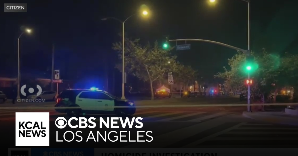 Homicide investigation underway after man found dead on street in Venice - CBS Los Angeles
