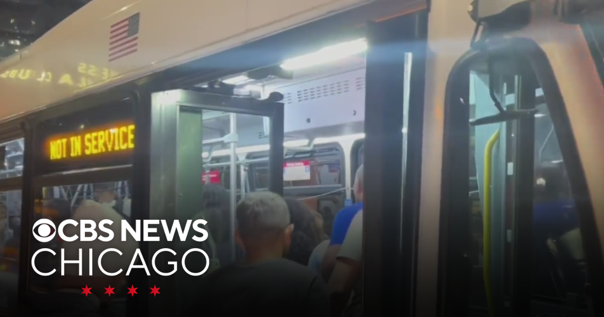 GOP leaders threaten to send buses with asylum seekers to Chicago ...