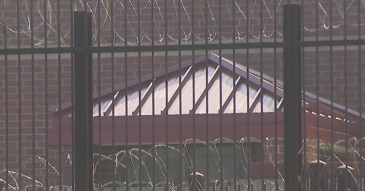 Inmate dies at Cook County Jail after fire in his cell - CBS Chicago