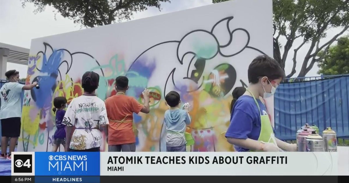 Miami artist Atomik teaches kids about graffiti art - CBS Miami
