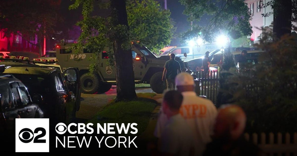 3 in custody after Queens home invasion - CBS New York