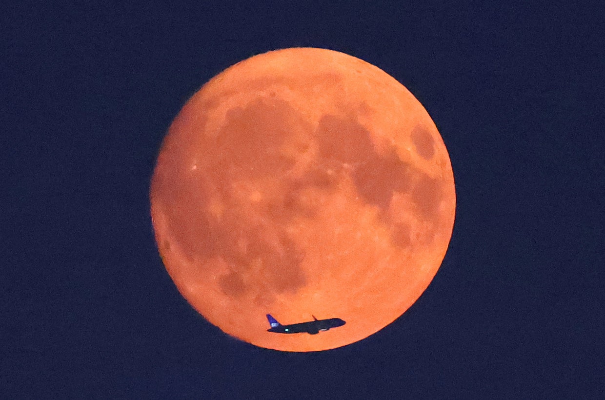 Photos of the blue supermoon show August's rare lunar phenomenon light ...