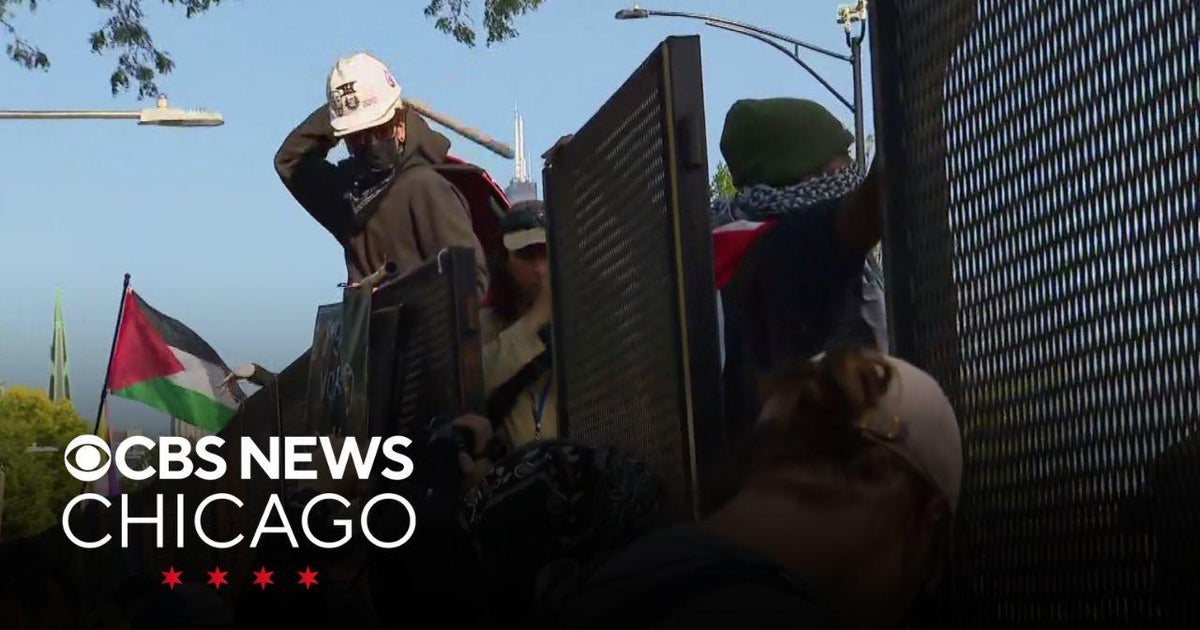 13 arrested during DNC; 10 for breaking through security fence - CBS ...