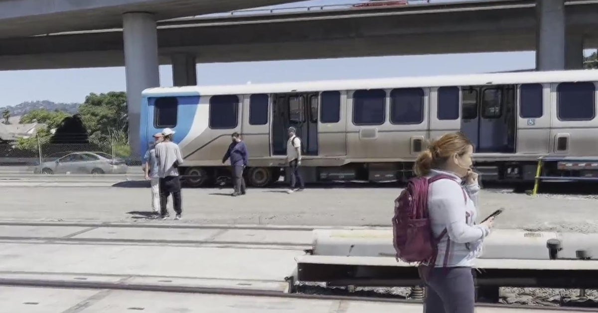 BART passengers evacuate themselves from train after cars fill with ...