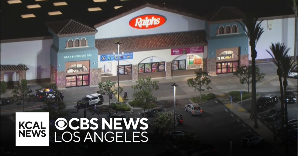 17-year-old shot outside Granada Hills Ralphs - CBS Los Angeles