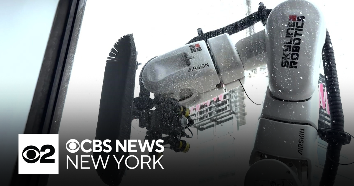 Video shows window cleaning robots on NYC skyscraper - CBS New York