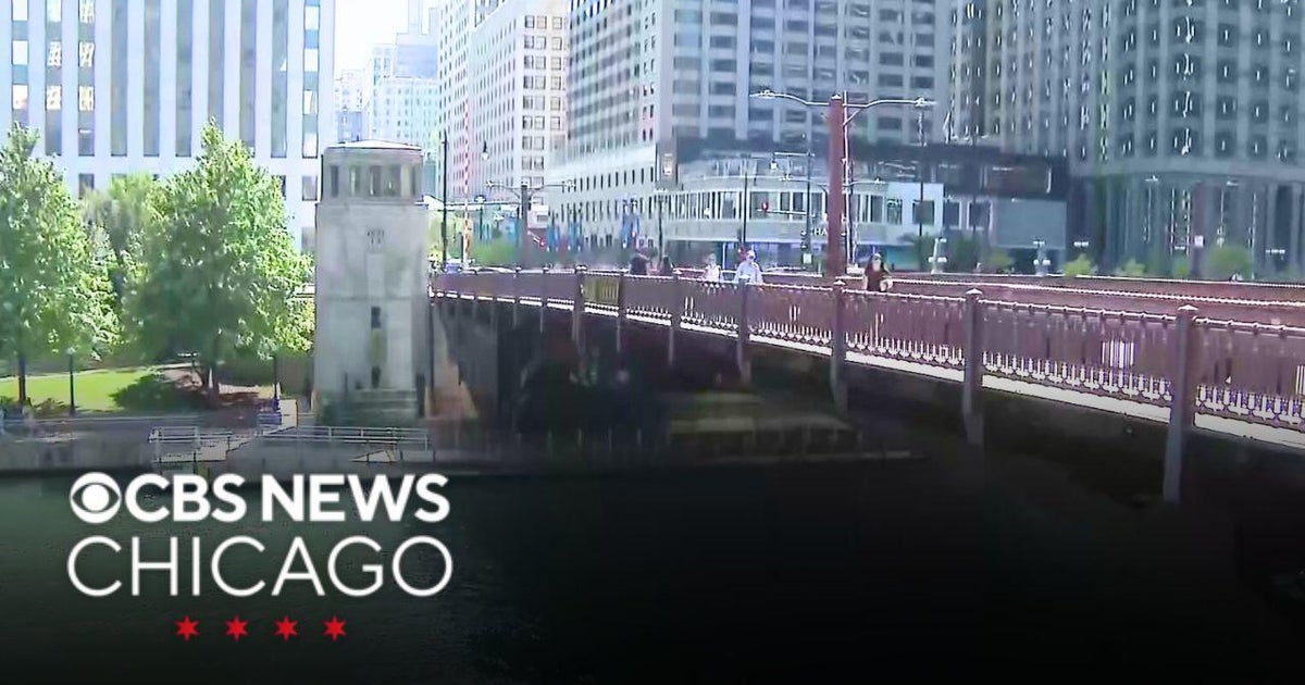 Chicago faces $982 million budget shortfall - CBS Chicago