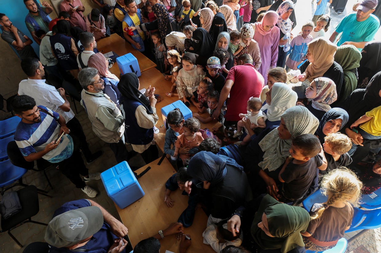 Large-scale polio vaccination campaign begins in Gaza - CBS News
