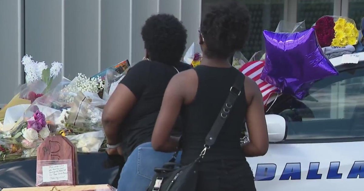 Family and friends honor fallen officer Darron Burks - CBS Texas