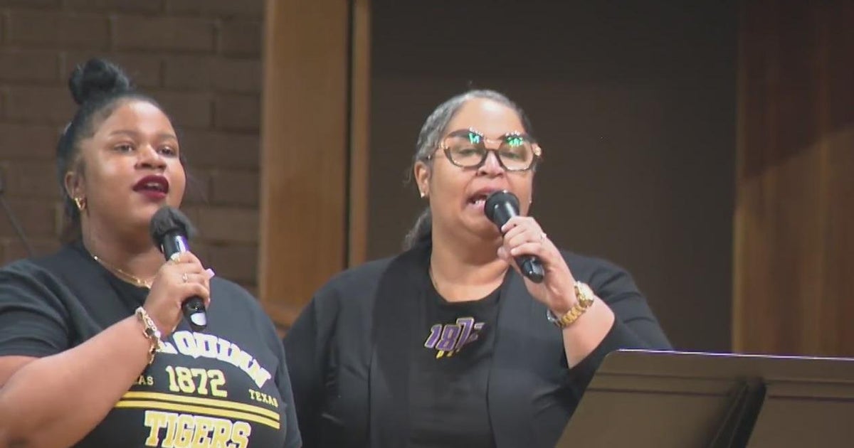 Beloved fallen Dallas police Officer Darron Burks honored at Paul Quinn ...