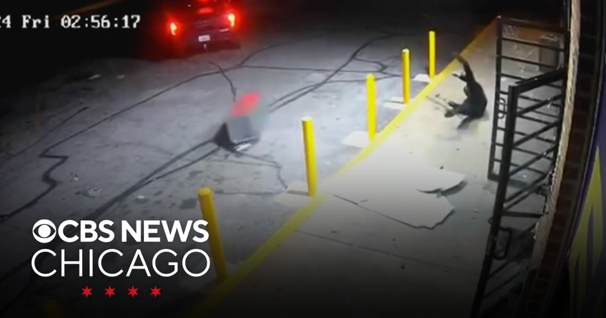 ATM thieves strike at stores across Chicago's South Side - CBS Chicago
