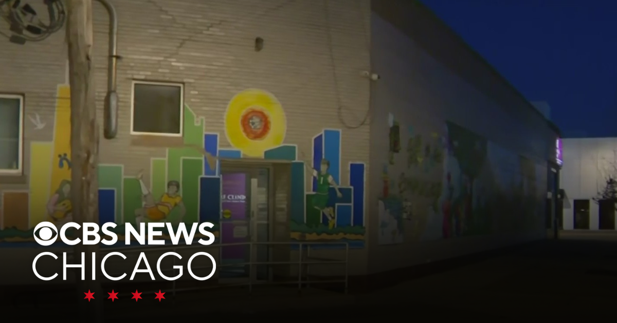 Nearly a dozen people robbed at gunpoint within 30 minutes on Chicago's ...