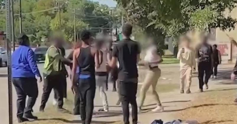 Videos appear to show DART bus driver being attacked by juveniles - CBS ...