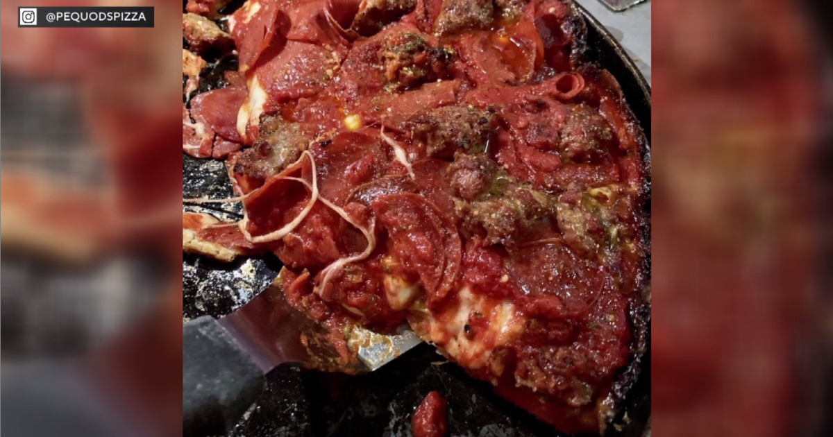 Yelp list ranks Chicago's Pequod's the No. 1 pizza in the country - CBS ...