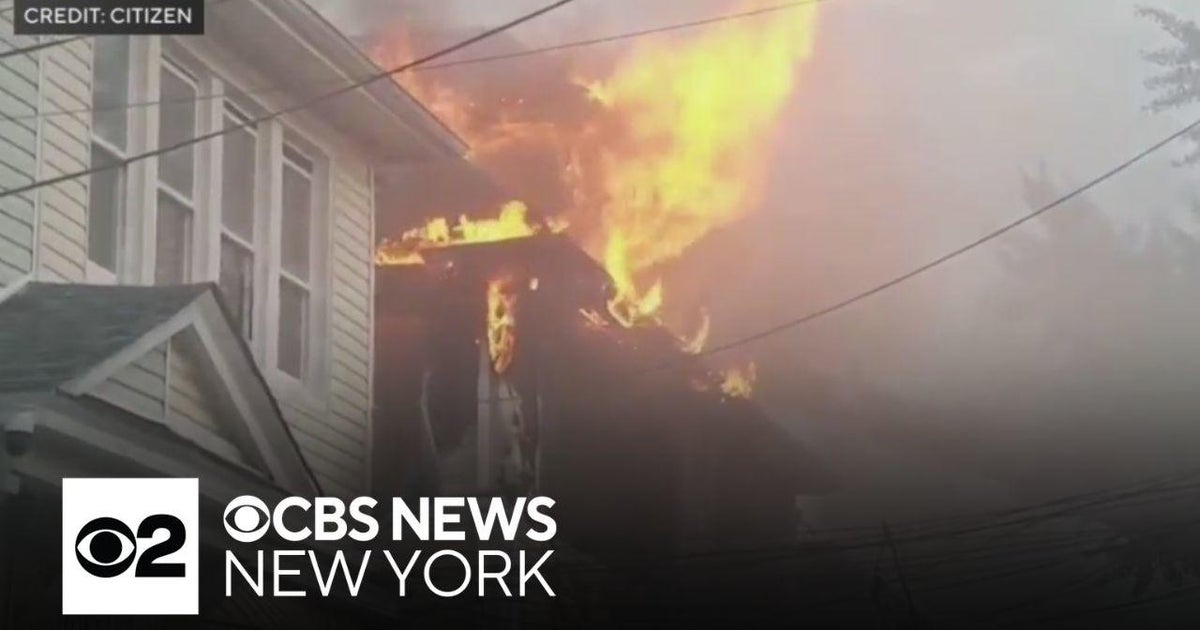 FDNY battles house fire in South Ozone Park, Queens - CBS New York