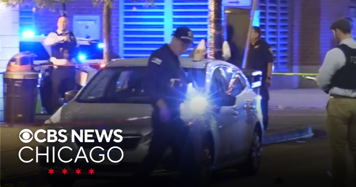 One man dead, one wounded in shootout near famous Chicago hot dog stand ...