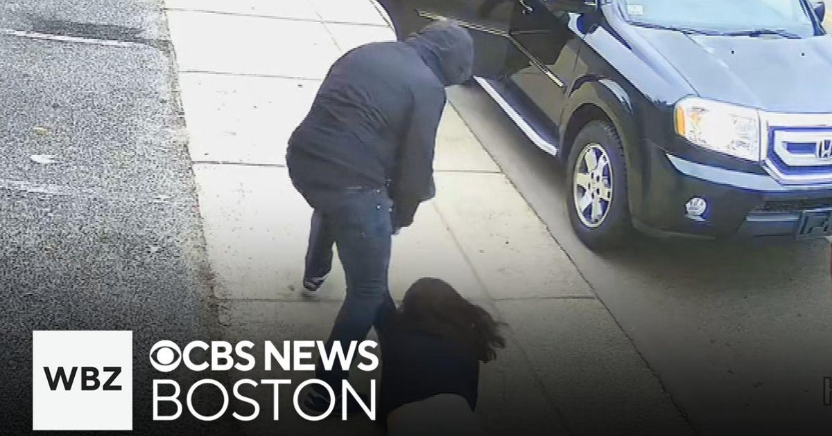 Video shows thief grab bag, drag woman in Framingham - CBS Boston