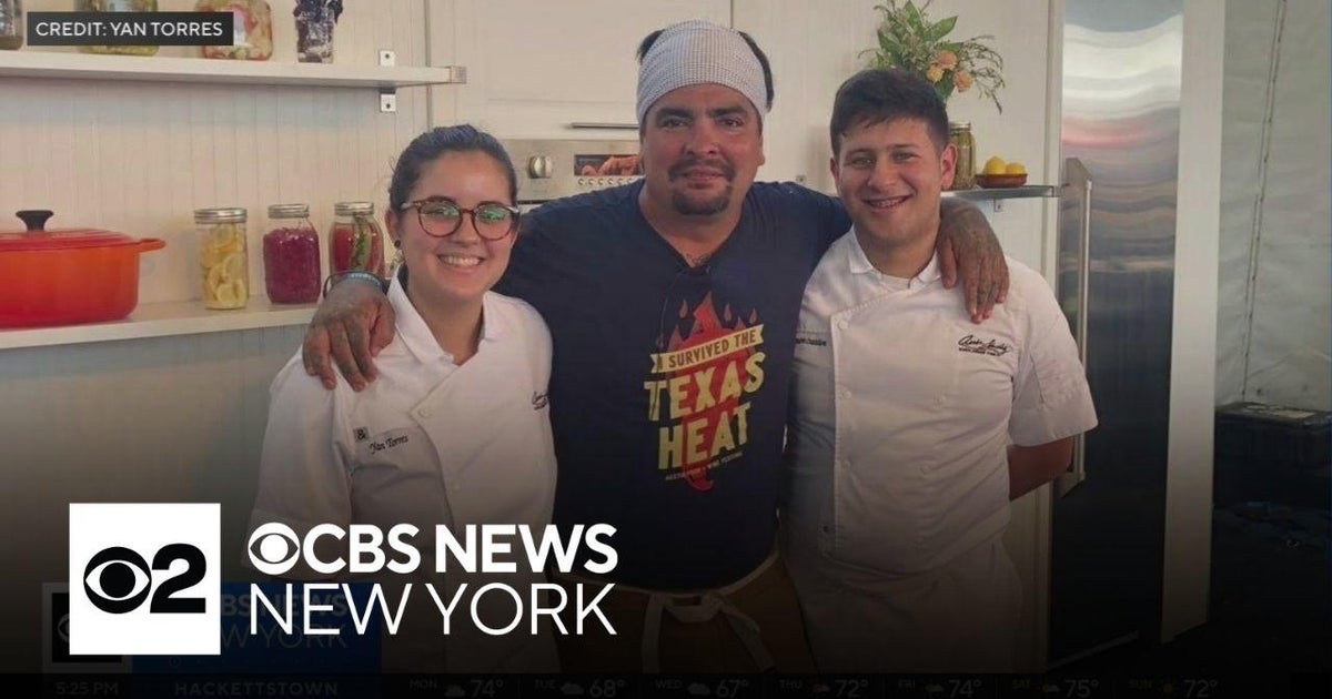 Celebrity chef Aaron Sanchez empowers next generation of Hispanic chefs ...