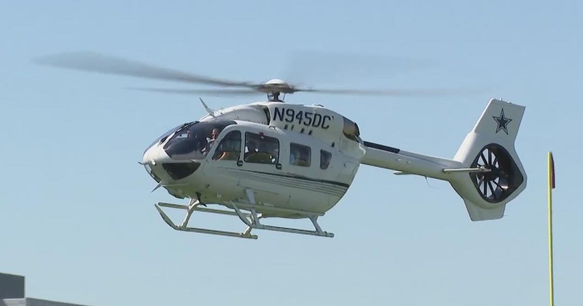 Dallas Cowboys owner Jerry Jones lands helicopter on field mid-practice ...