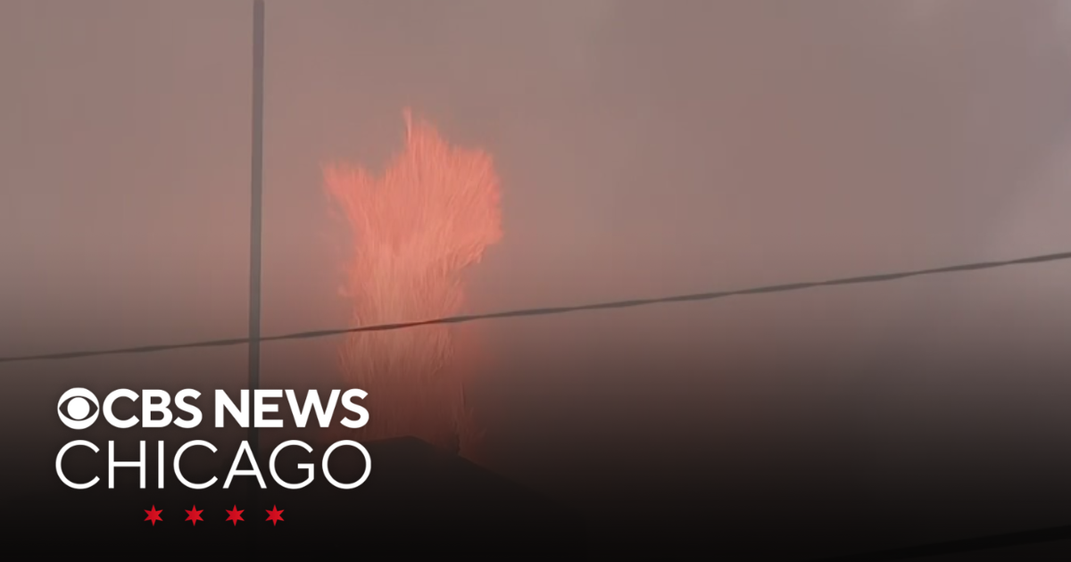 Fire rages in building in Chicago's Back of the Yards neighborhood ...