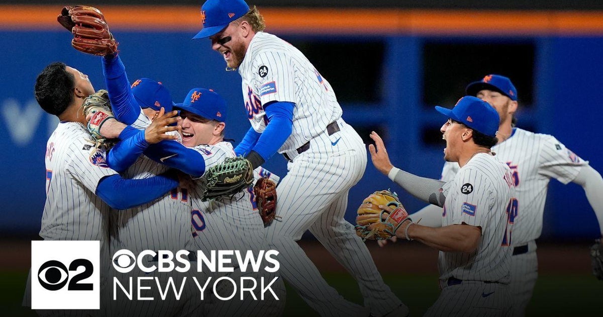 Fans fired up as Mets clinch a playoff series at Citi Field for the 1st ...