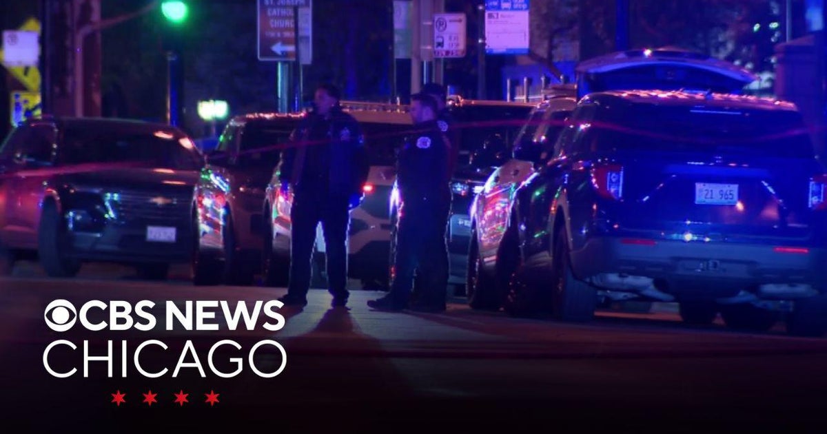 Chicago police fire shots in Old Town - CBS Chicago