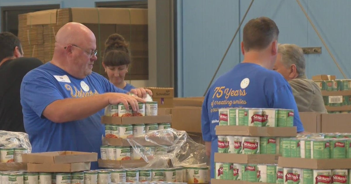 Groups, volunteers fighting food insecurity in Pennsylvania - CBS ...