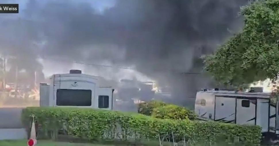 Investigators seeking answers in Dania Beach boat explosion - CBS Miami