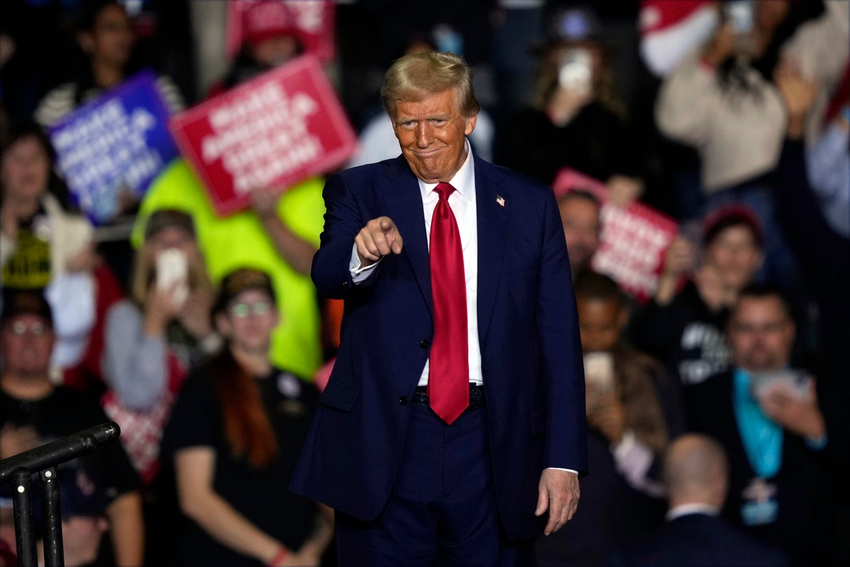 Trump focuses on Latino vote during Allentown, Pennsylvania, rally ...